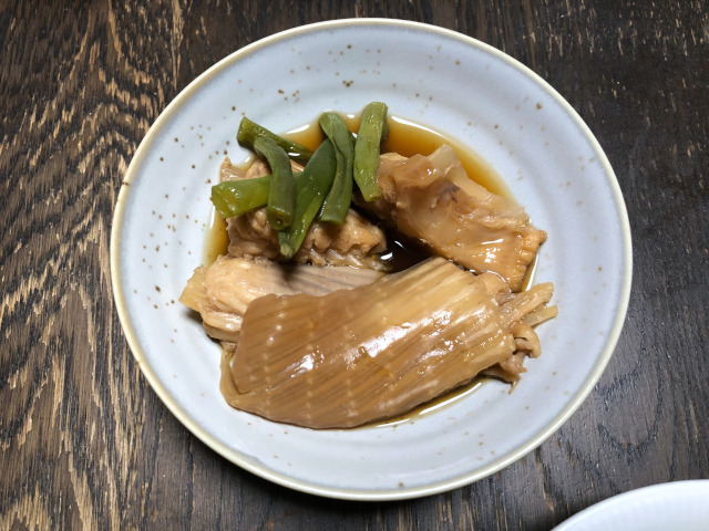 餃子とかすべの煮物: ぜんまいにもん